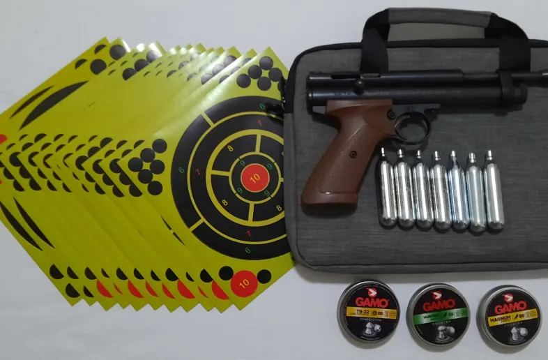 Crosman 2240XL .22 cal CO2 Air Pistol Steel Breech with accessories ...
